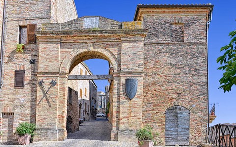Cosa vedere passeggiando tra i vicoli del borgo medievale di Treia